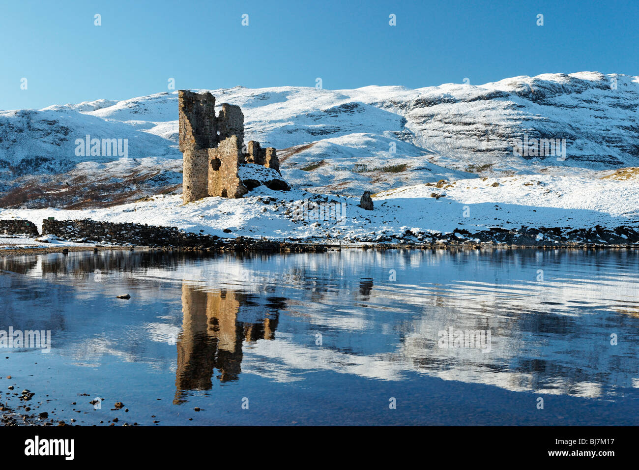 Ardvreck Castle beside Loch Assynt, Assynt, Sutherland, Scotland, UK ...