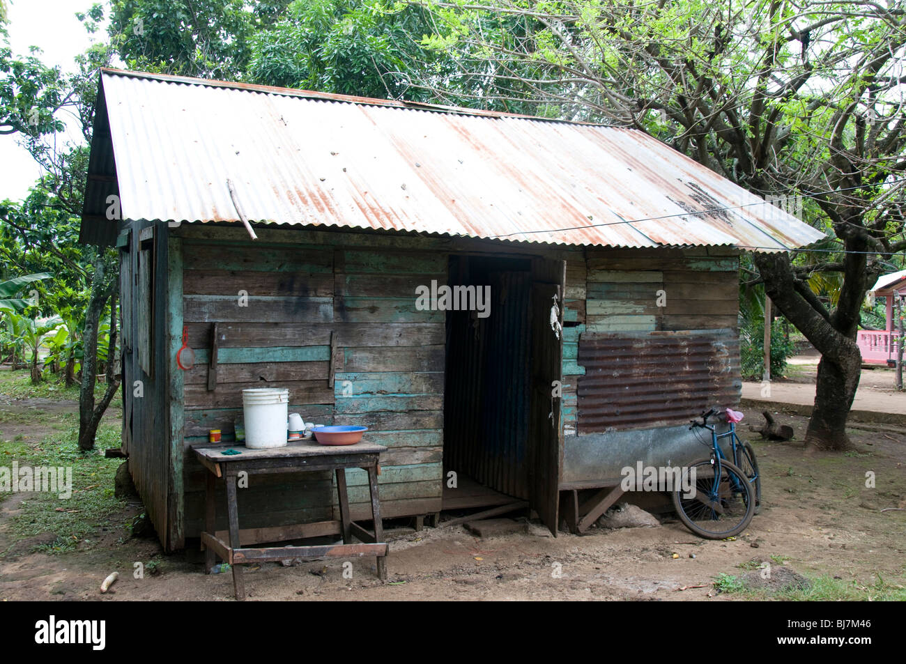 Metal shack house hi-res stock photography and images - Alamy