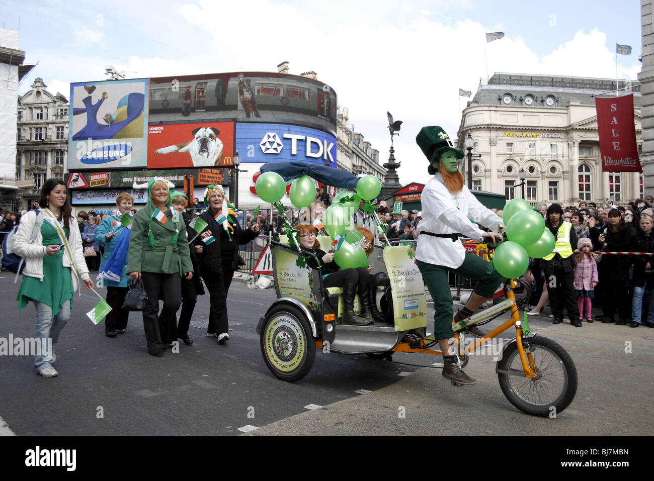 Circus day parade hi-res stock photography and images - Alamy