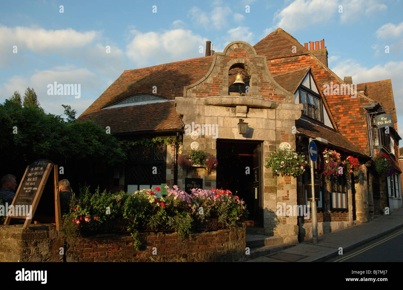 Old bell public house hi-res stock photography and images - Alamy