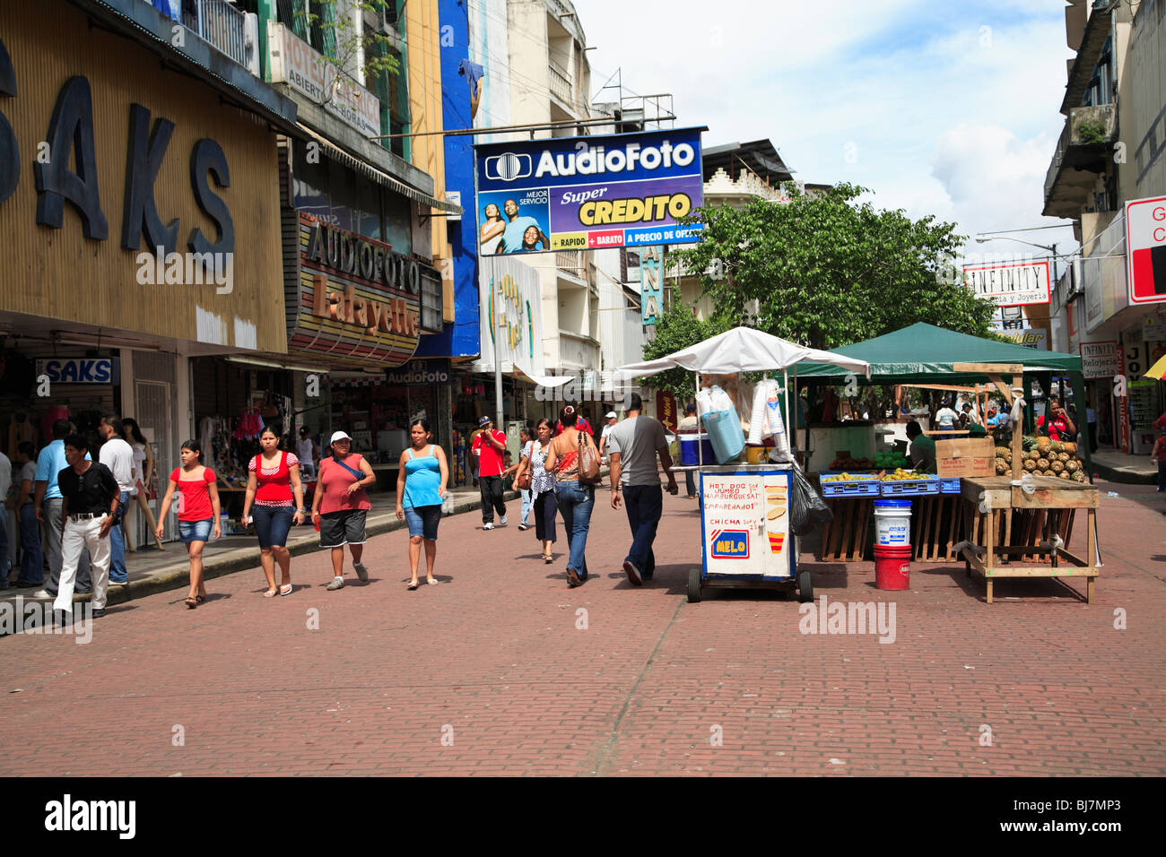Panama pedestrian shopping street hi-res stock photography and images ...