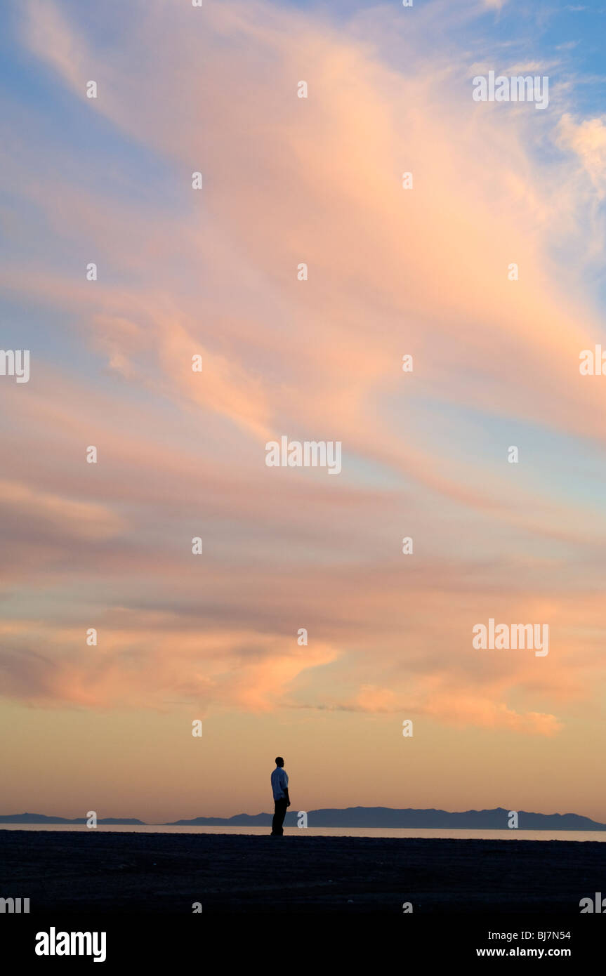 Lone figure hi-res stock photography and images - Alamy