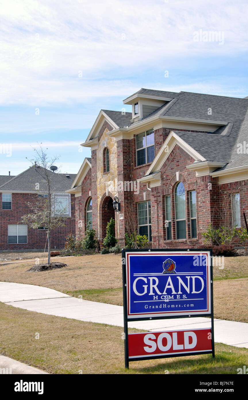 House SOLD sign Stock Photo - Alamy