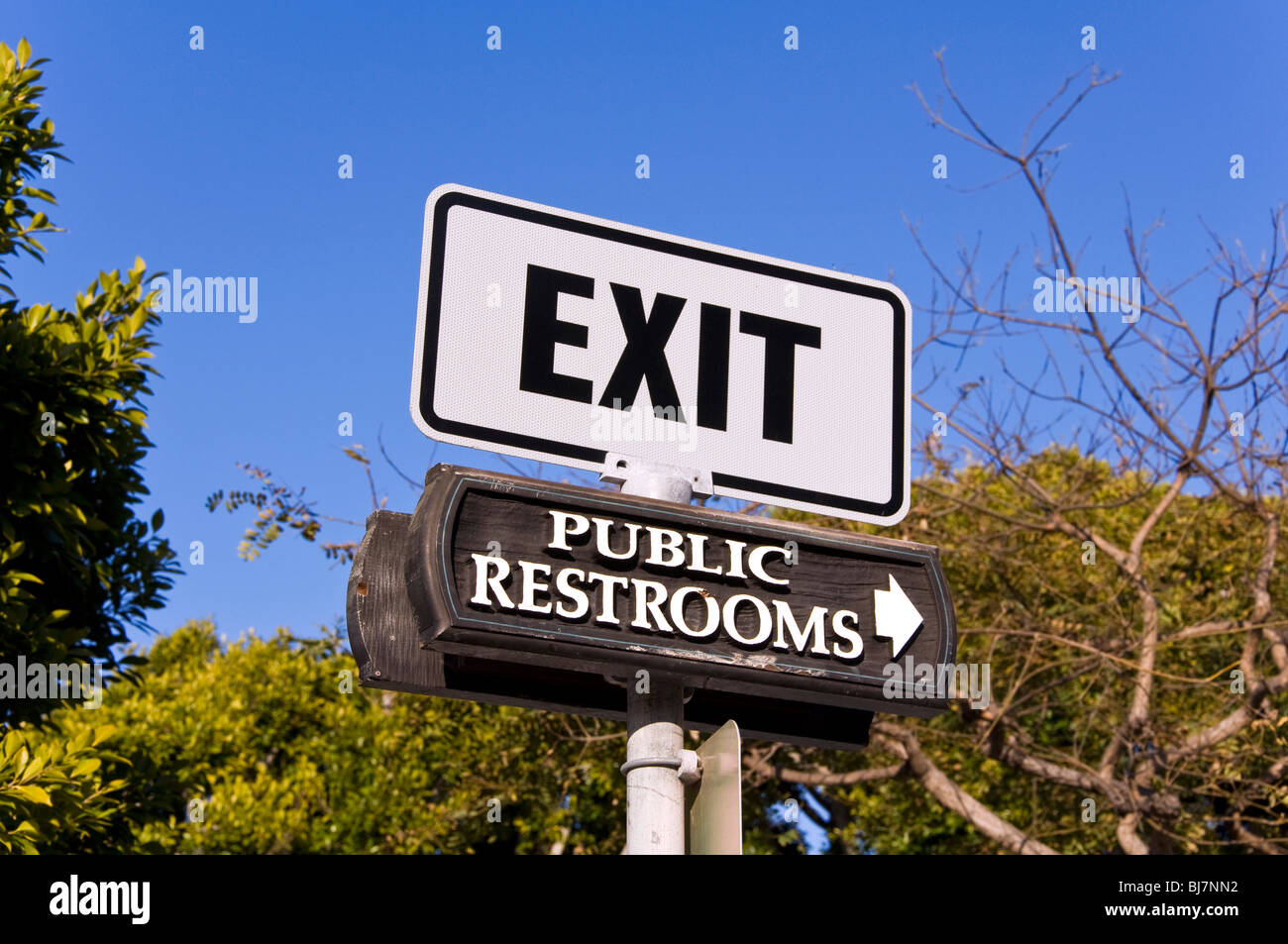 Restrooms sign hi-res stock photography and images - Alamy