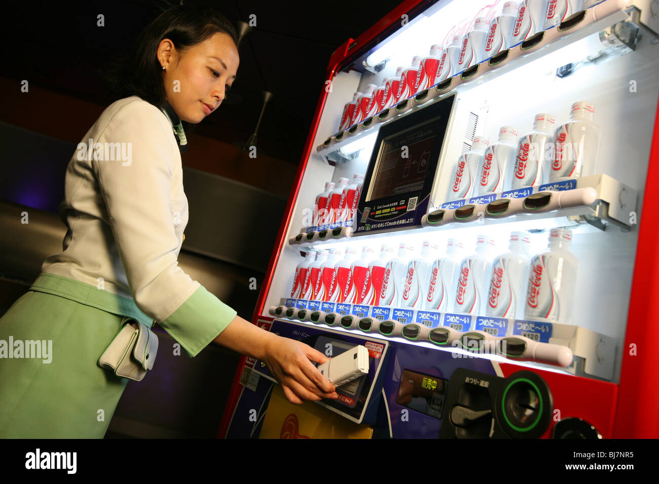 Drink from vending machine hi-res stock photography and images - Alamy