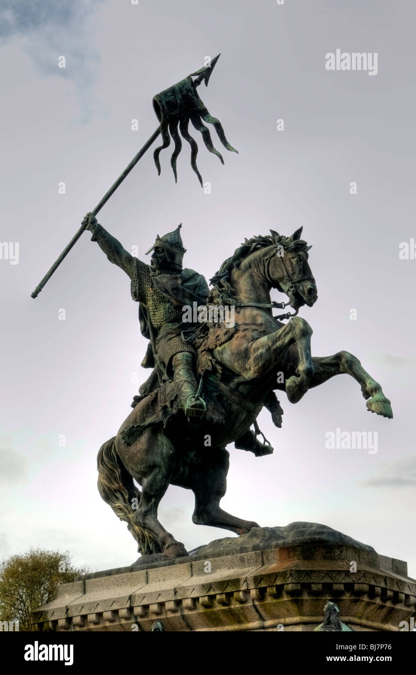 Statue of william of normandy hi-res stock photography and images - Alamy