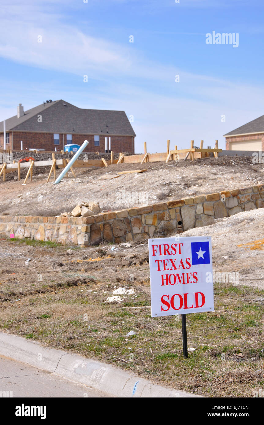 Land sold sign hi-res stock photography and images - Alamy