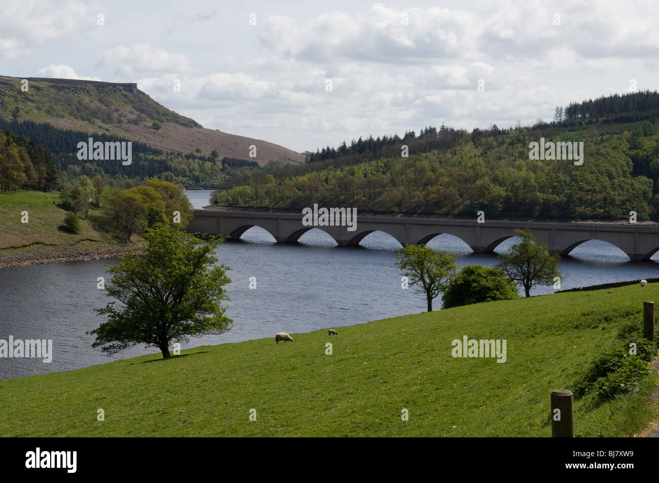 Derwent reservoir bridge hi-res stock photography and images - Alamy