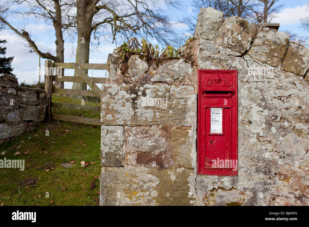 Postbox countryside hi-res stock photography and images - Alamy