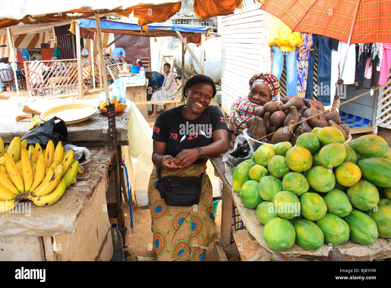 Africa Avocado Fruit Cameroon Mango Market Yaound Stock Photo - Alamy
