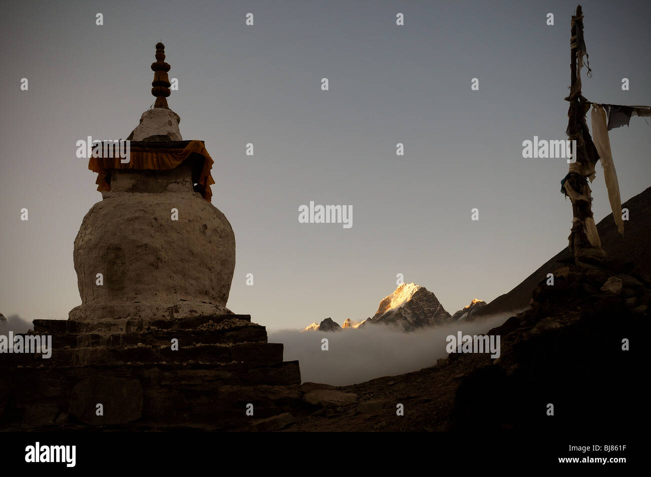 Stupa stuppa hi-res stock photography and images - Alamy