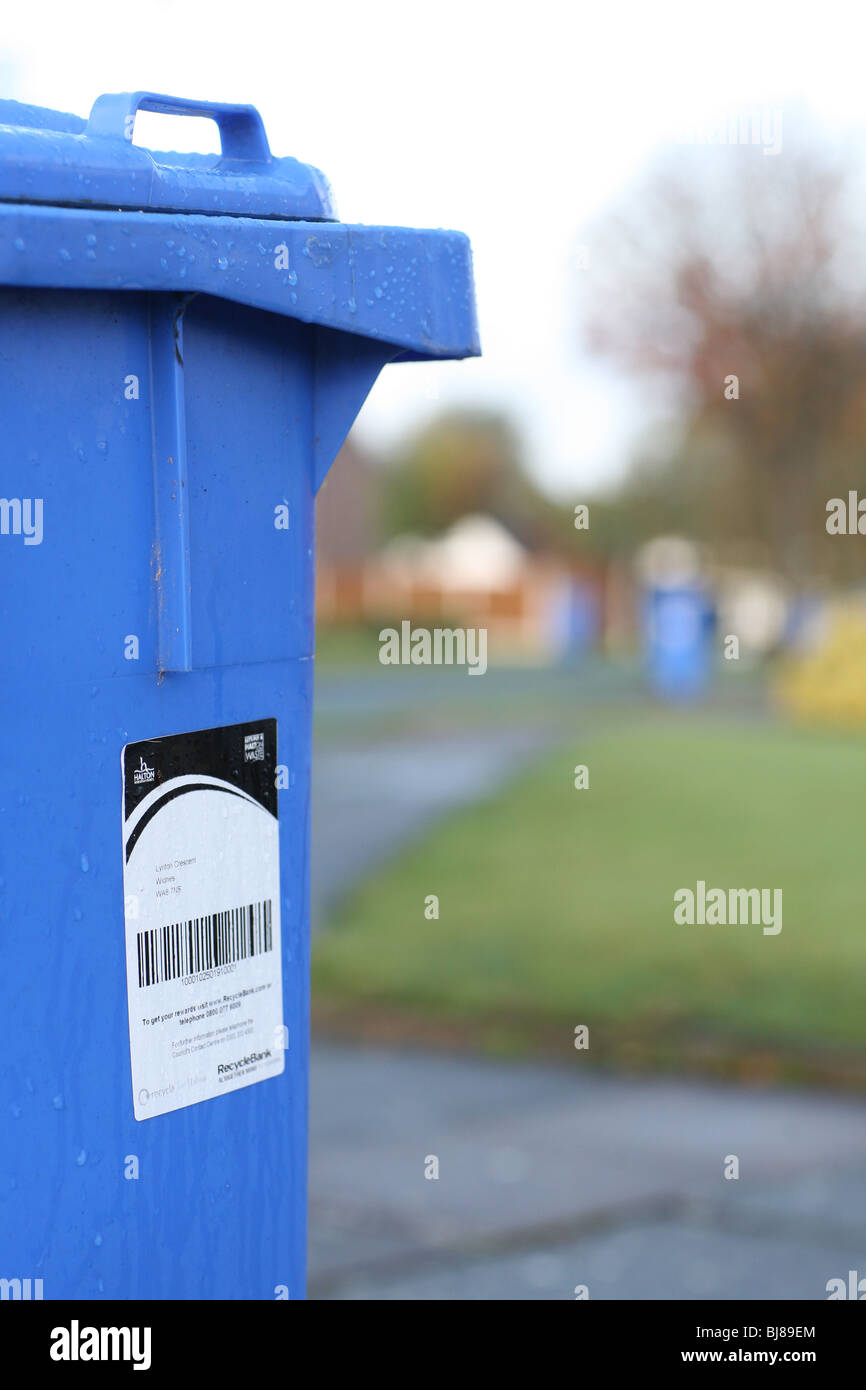 Wheelie bin, microchip, sensor,recycle,measure Stock Photo - Alamy