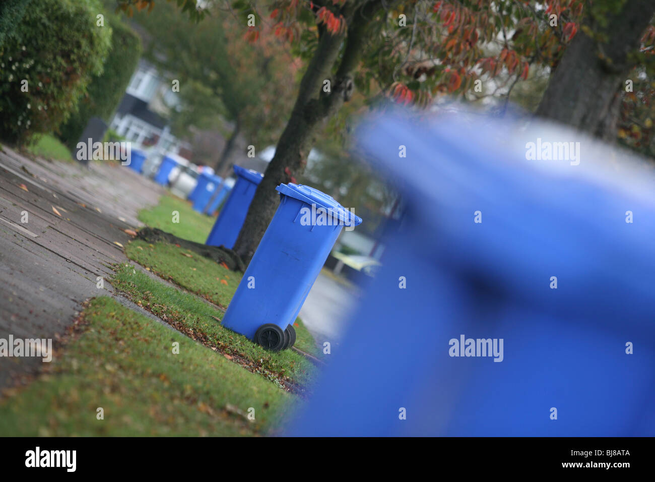 Recycle wheelie bin hi-res stock photography and images - Alamy