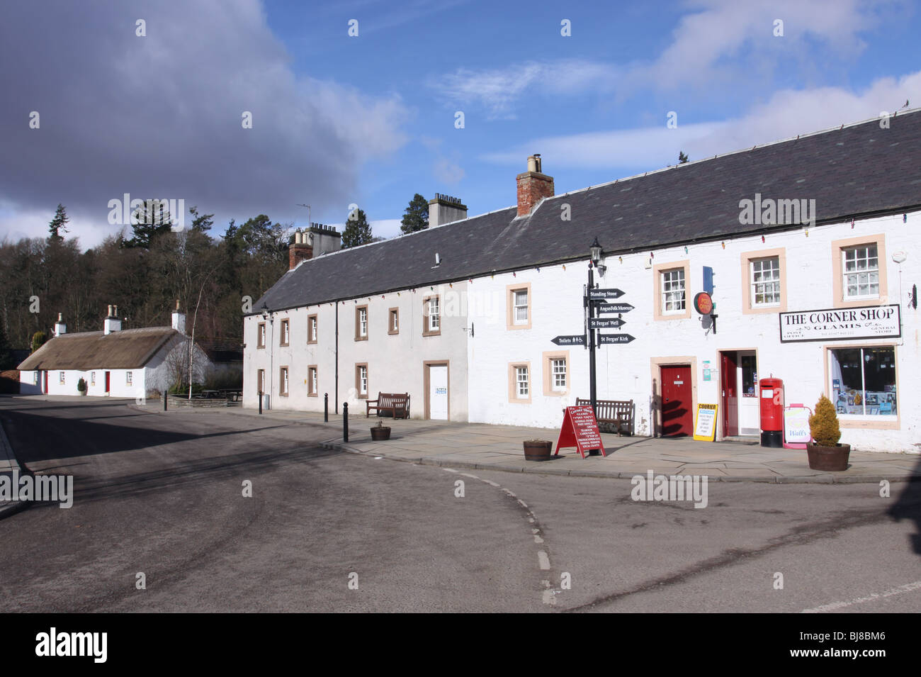 Corner shop and post office hi-res stock photography and images - Alamy