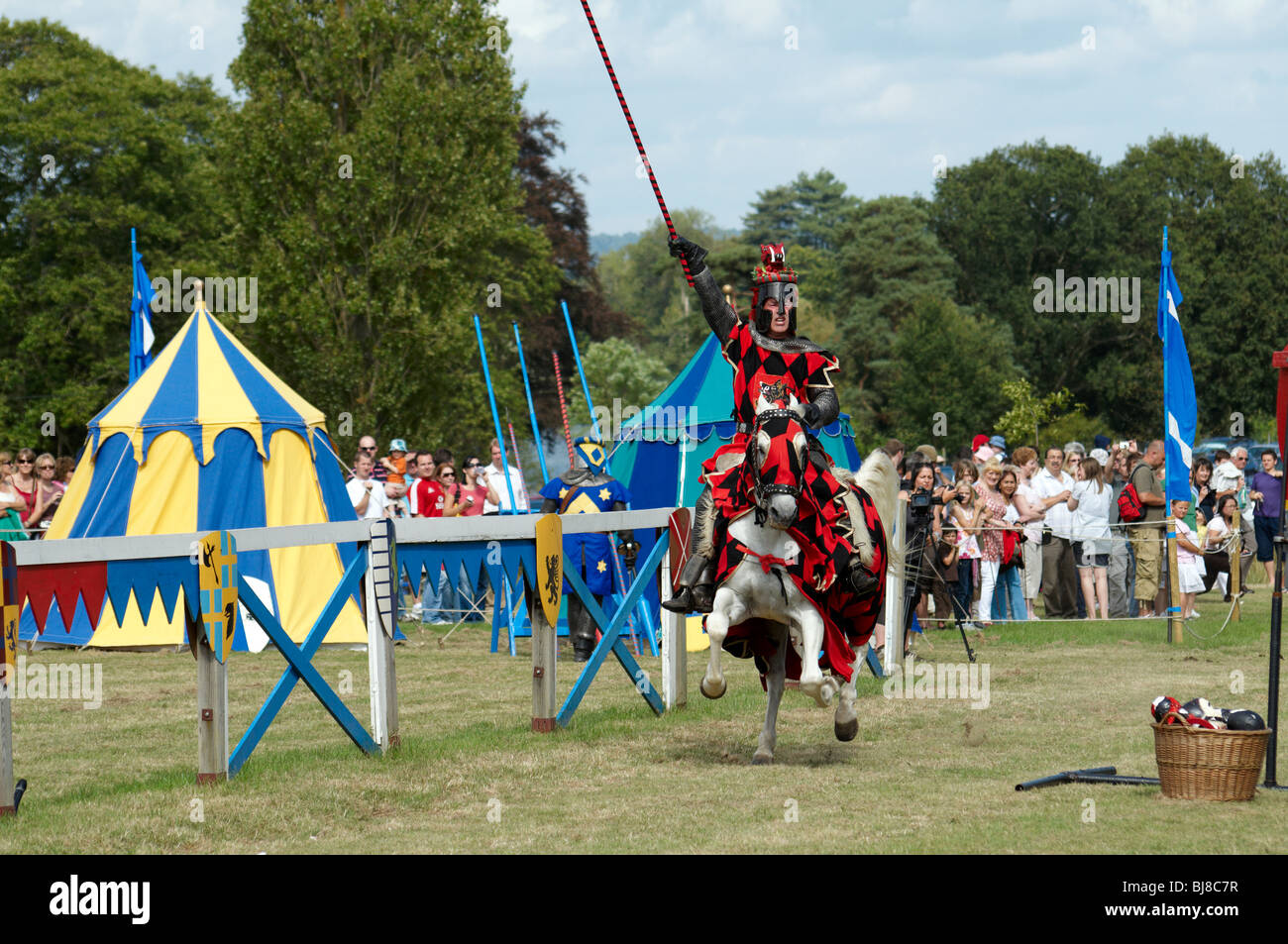 Medieval knight horse england hi-res stock photography and images - Alamy