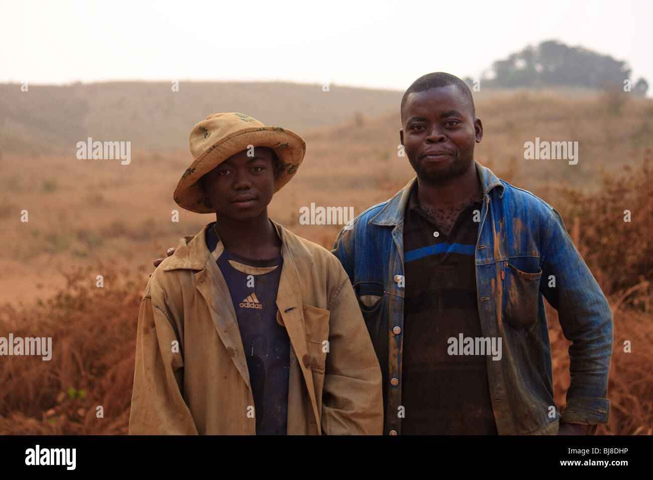Africa Congo Dust Mechanics Road Pointe-Noire Men Stock Photo - Alamy