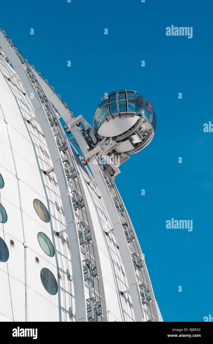 Glass elevator exterior hi-res stock photography and images - Alamy