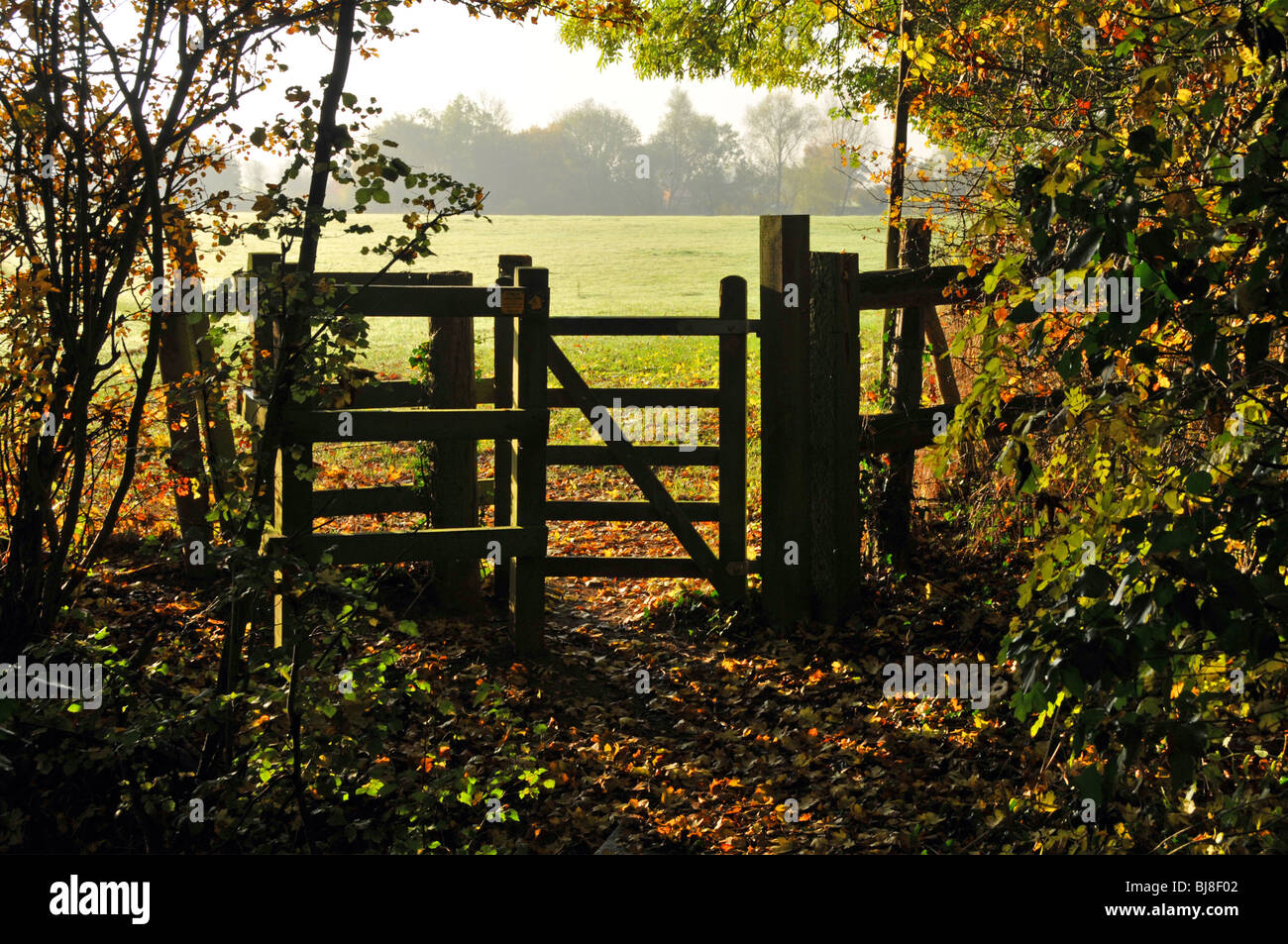Kissing gate hi-res stock photography and images - Alamy
