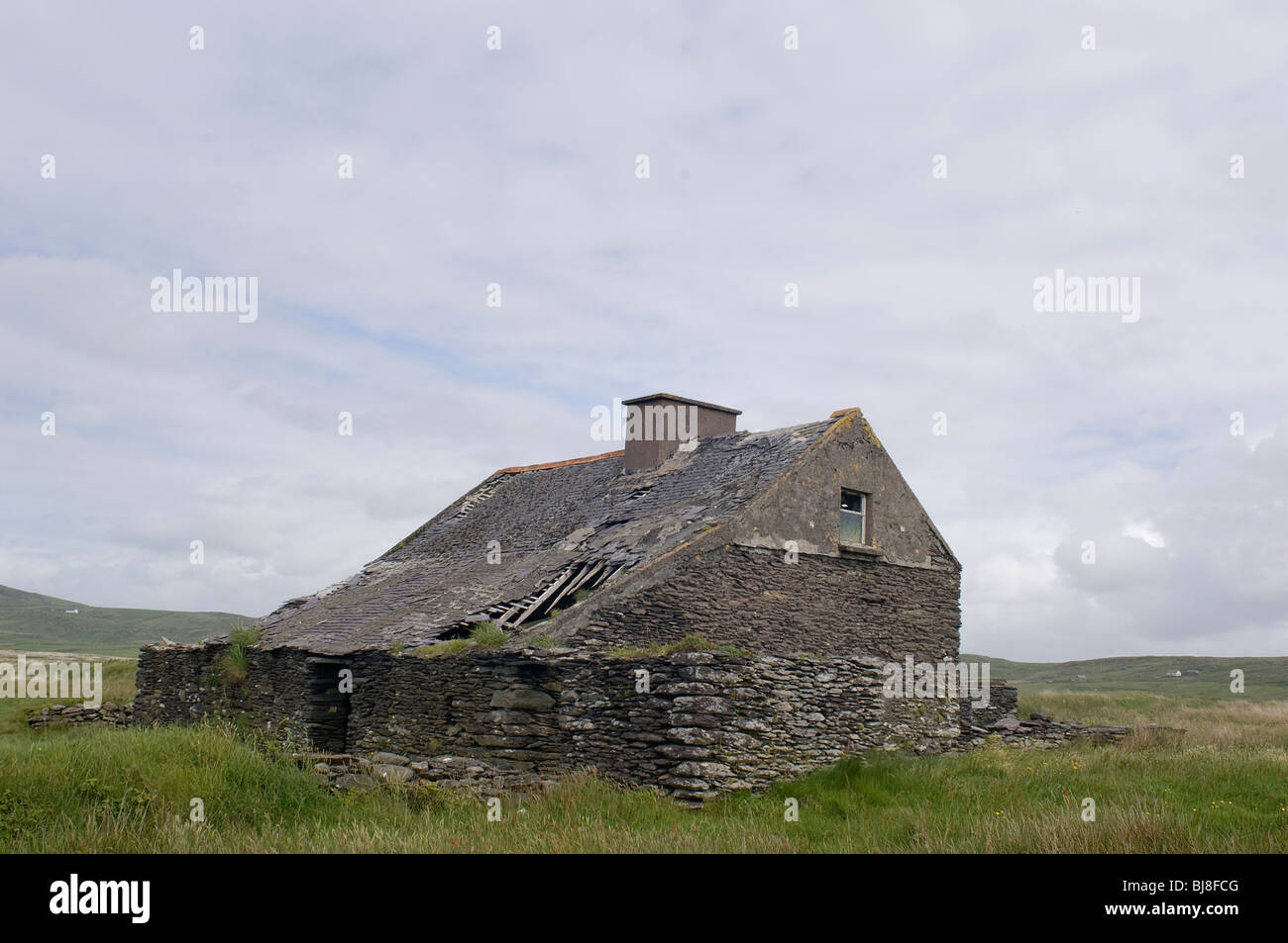 Abandoned derelict farm hi-res stock photography and images - Alamy