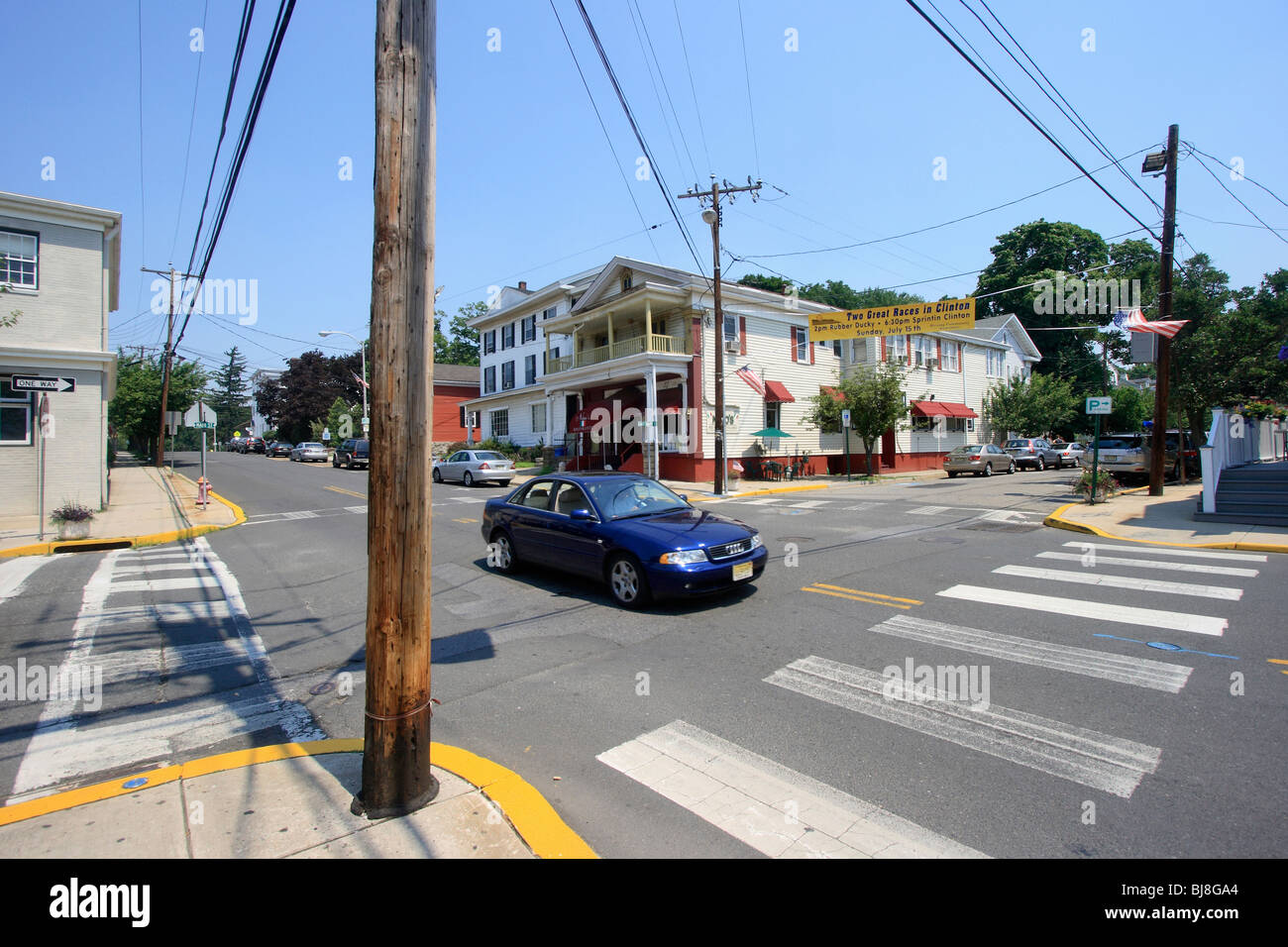 Cars crossroads in small hi-res stock photography and images - Alamy