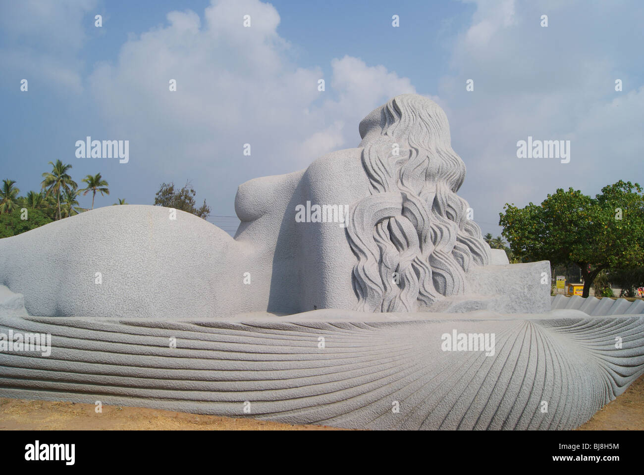sculpture of Jalakanyaka.Very Large beautiful stone sculpture of a ...