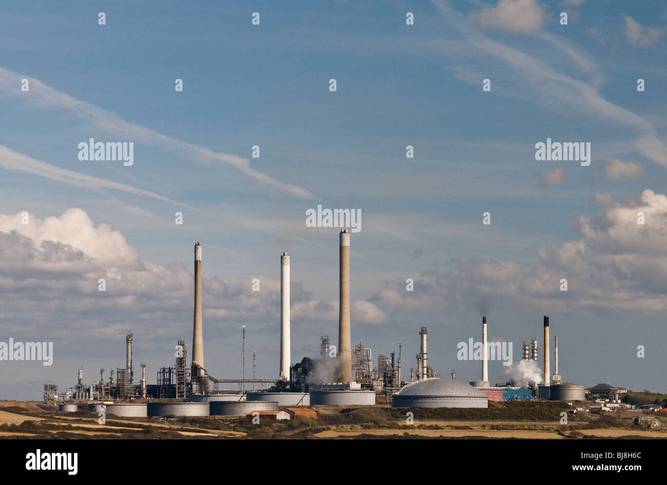 Chevron oil refinery hi-res stock photography and images - Alamy