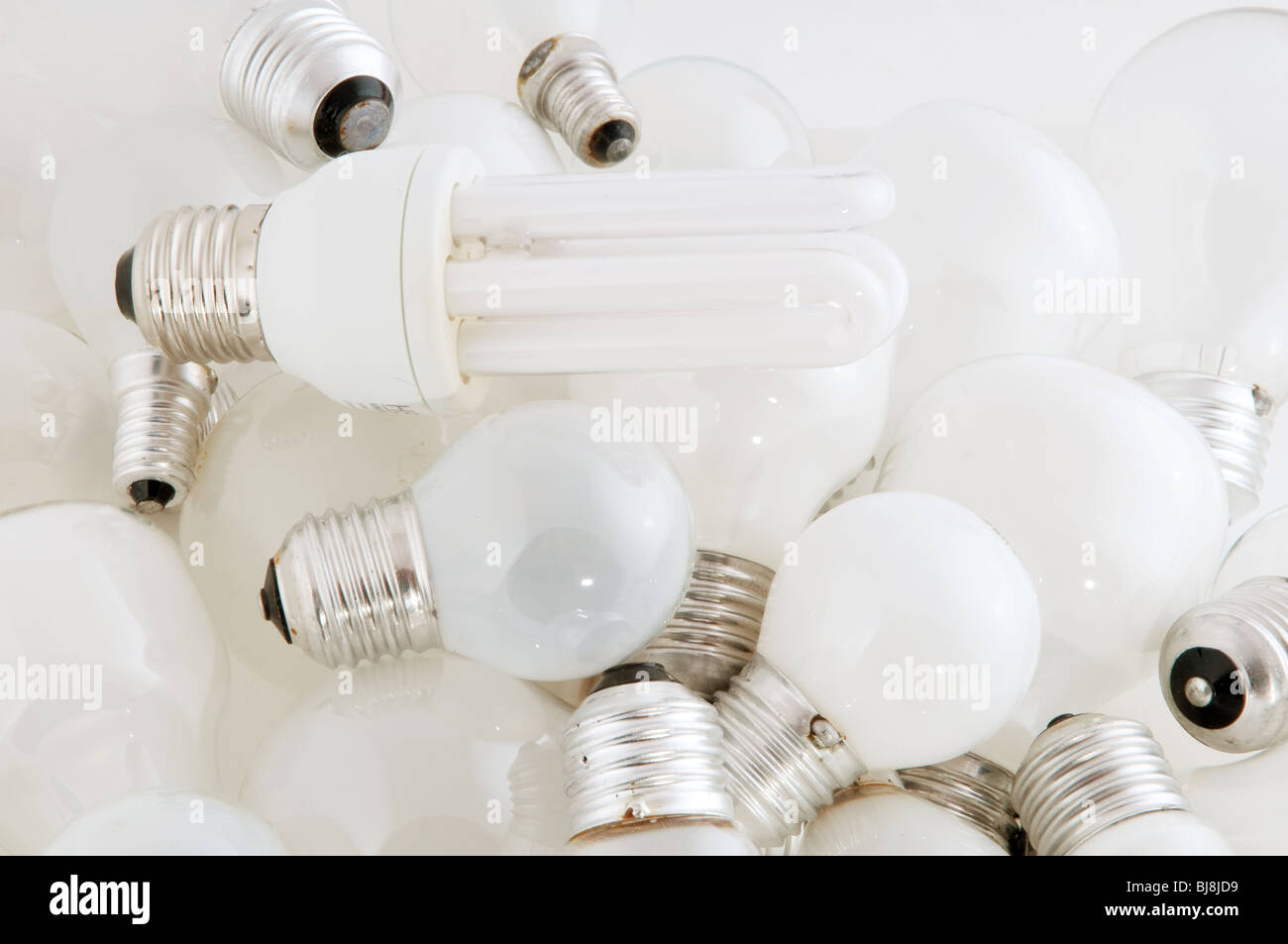 Old fashioned light bulbs hi-res stock photography and images - Alamy