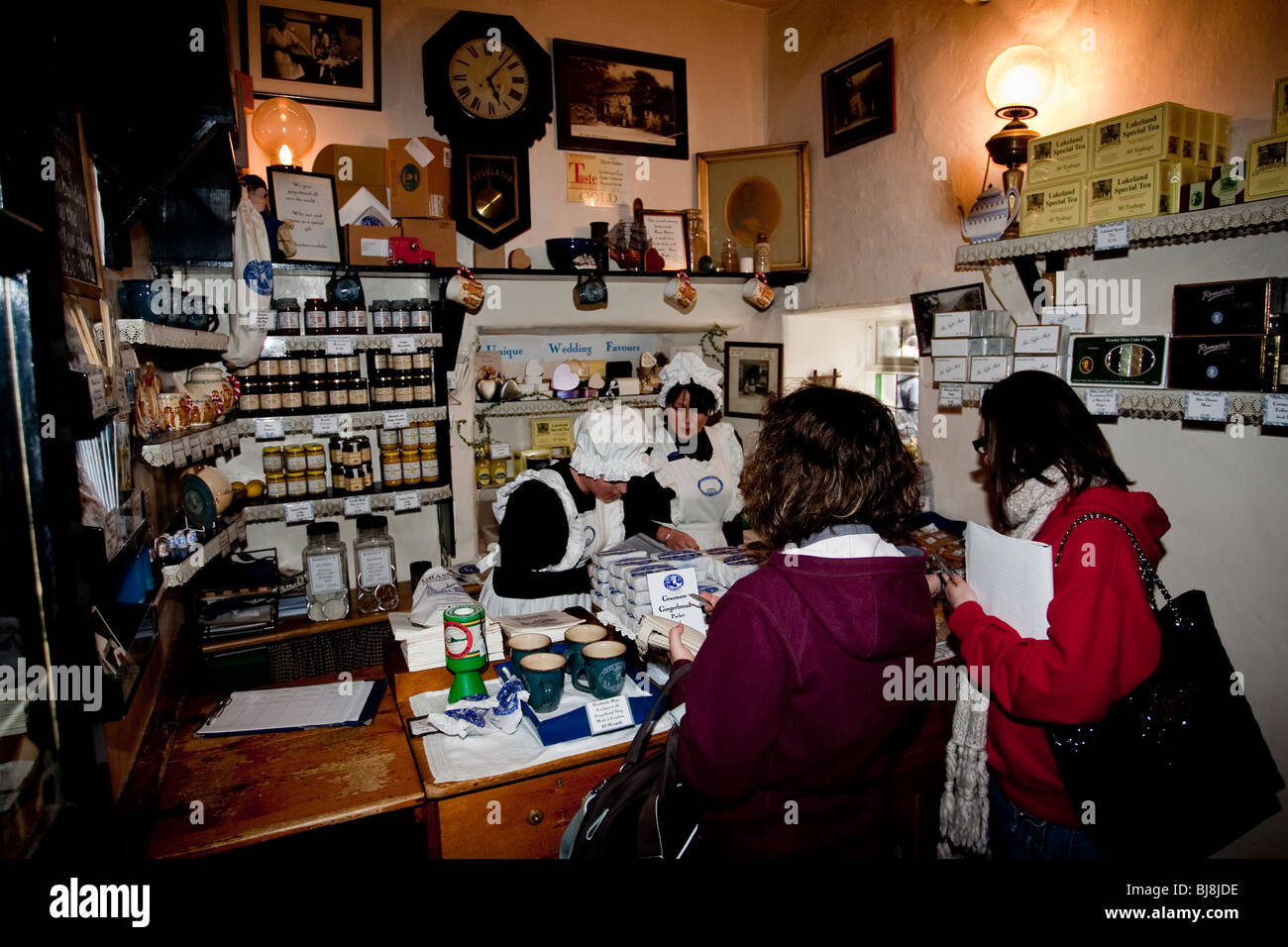 Kendal mint cake hi-res stock photography and images - Alamy