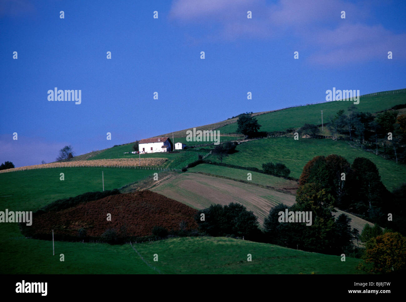 French countryside farmhouse hi-res stock photography and images - Alamy