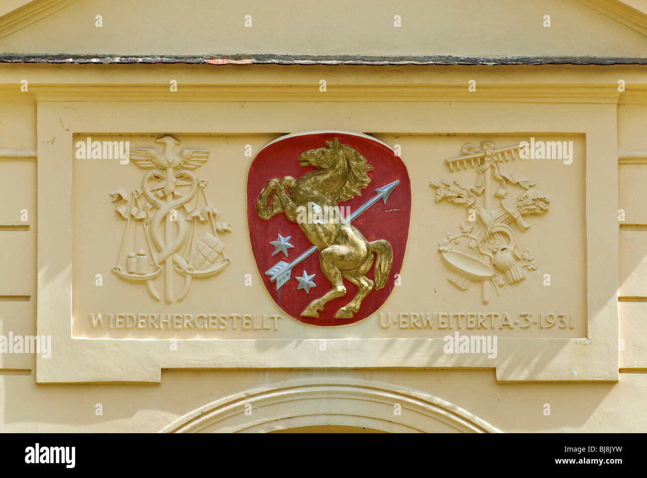 Coat of arms horse hi-res stock photography and images - Alamy