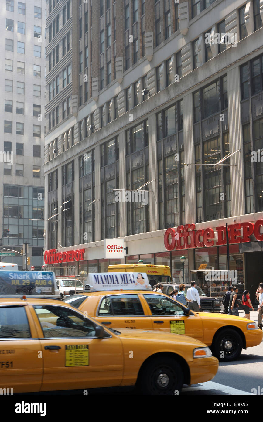 Yellow cabs, New York City, USA Stock Photo - Alamy