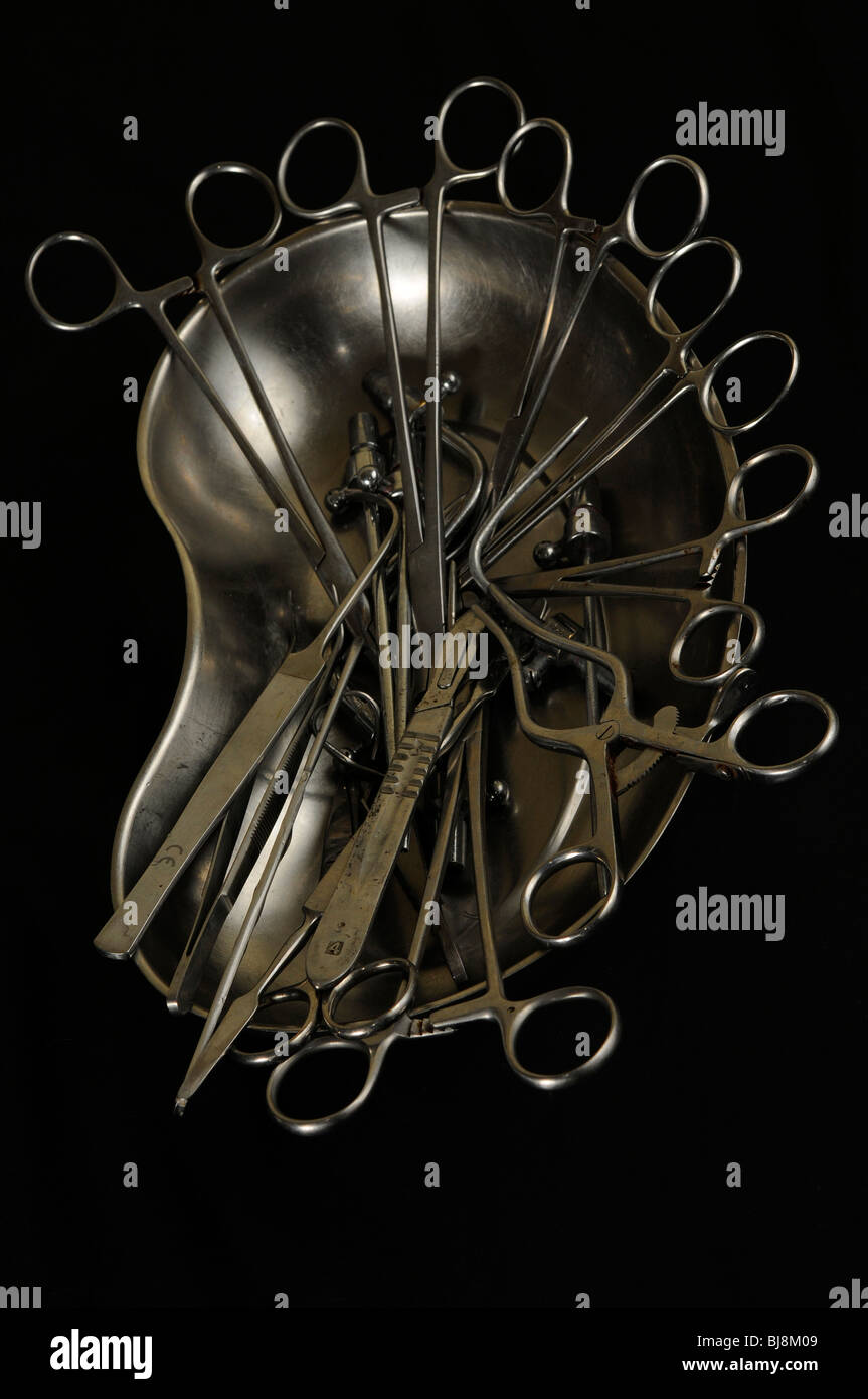 Surgical instruments in dish hi-res stock photography and images - Alamy