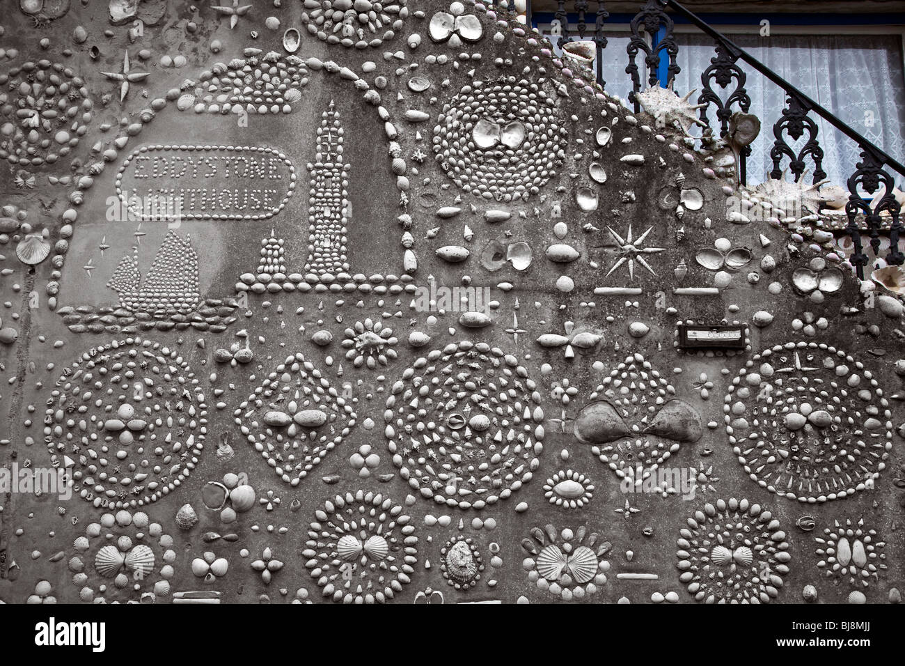 Sea shells incorporated into Plaster wall at House in Polperro ...