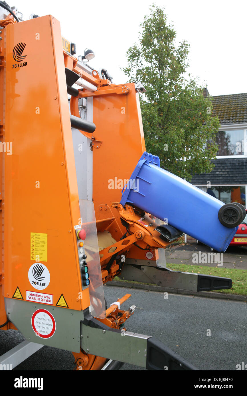 Wheelie bin microchip hi-res stock photography and images - Alamy