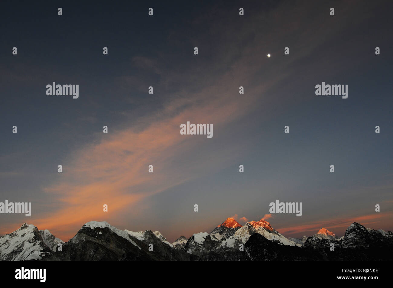 Sunset over everest mountain hi-res stock photography and images - Alamy