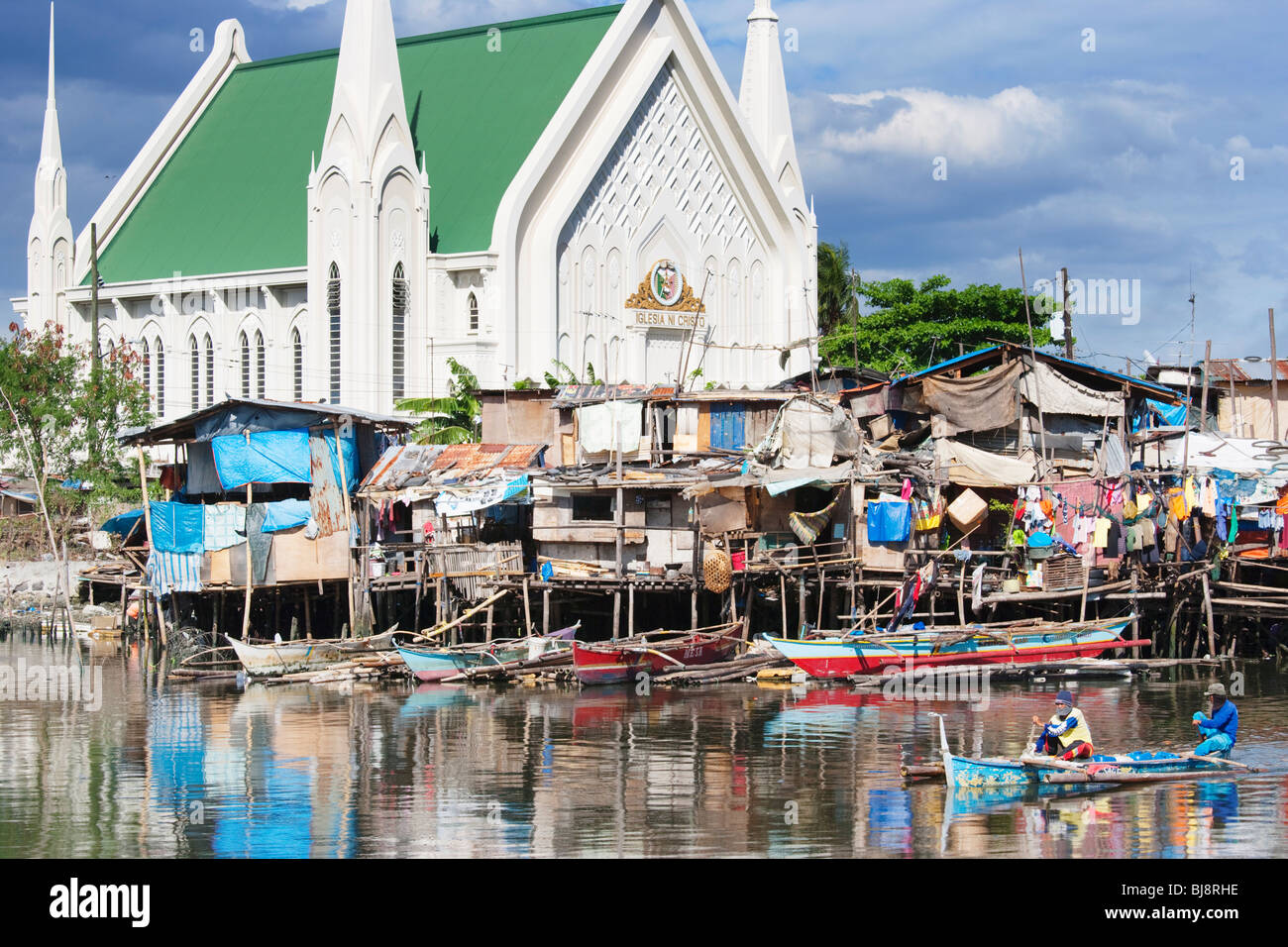 Slum housing manila philippines hi-res stock photography and images - Alamy