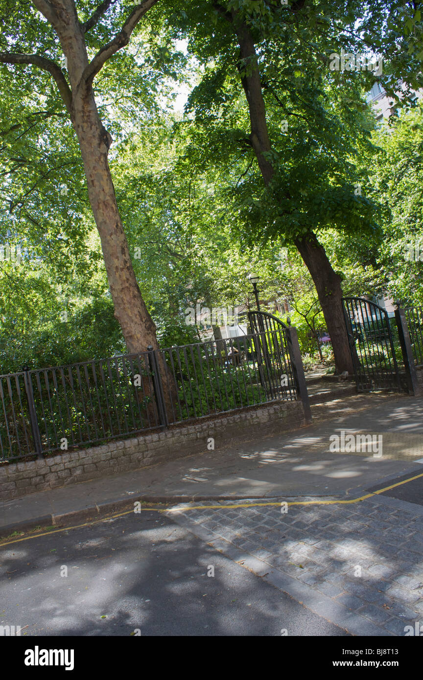 Red Lion Square High Resolution Stock Photography and Images - Alamy