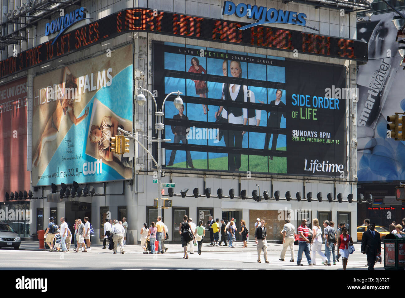 Dow jones logo hi-res stock photography and images - Alamy