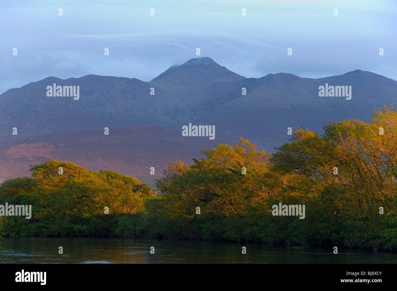 Carrauntoohil in the MacGillicuddy's Reeks range, from the river Laune ...