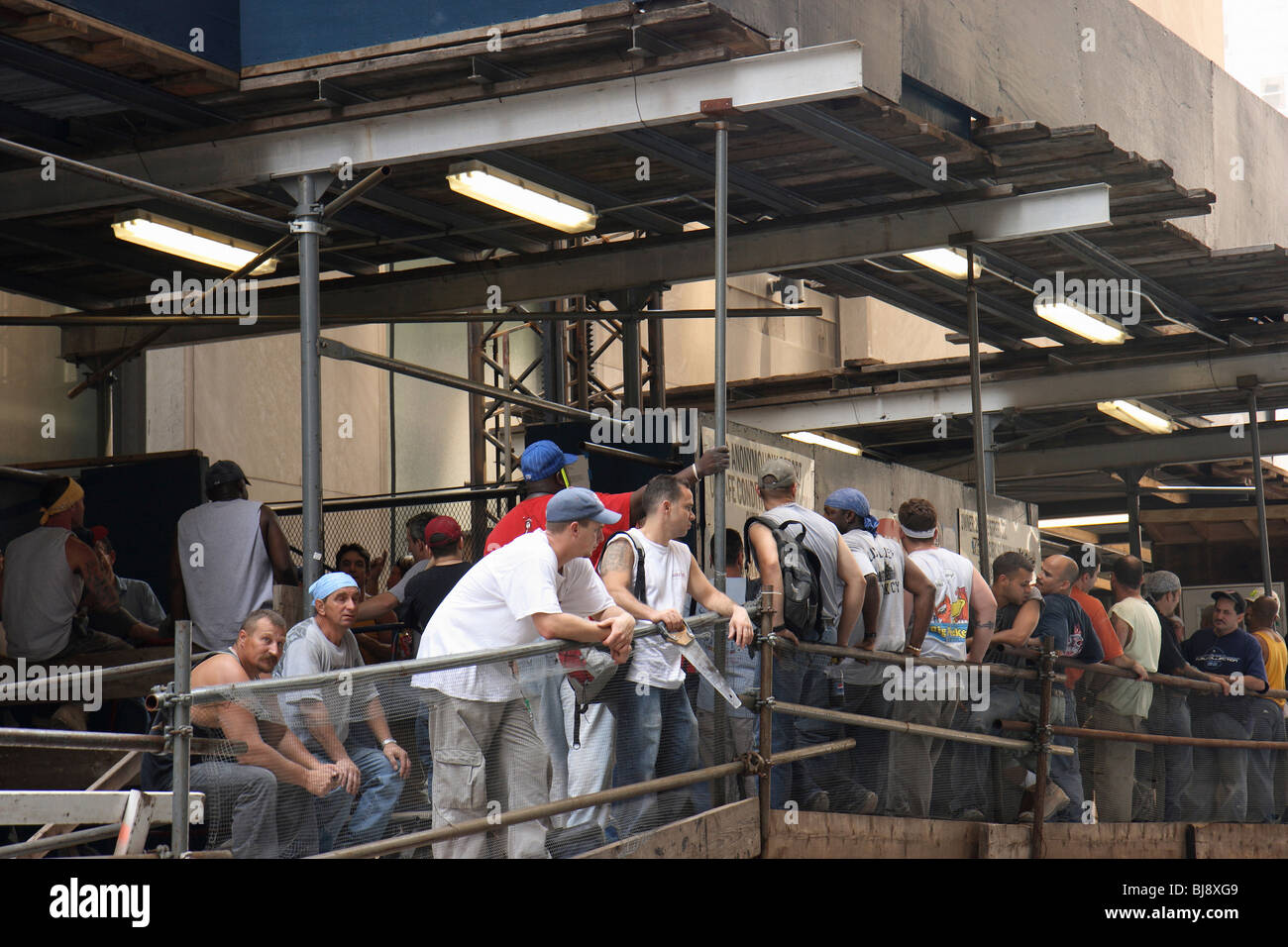 Construction workers waiting on scaffolding hi-res stock photography ...