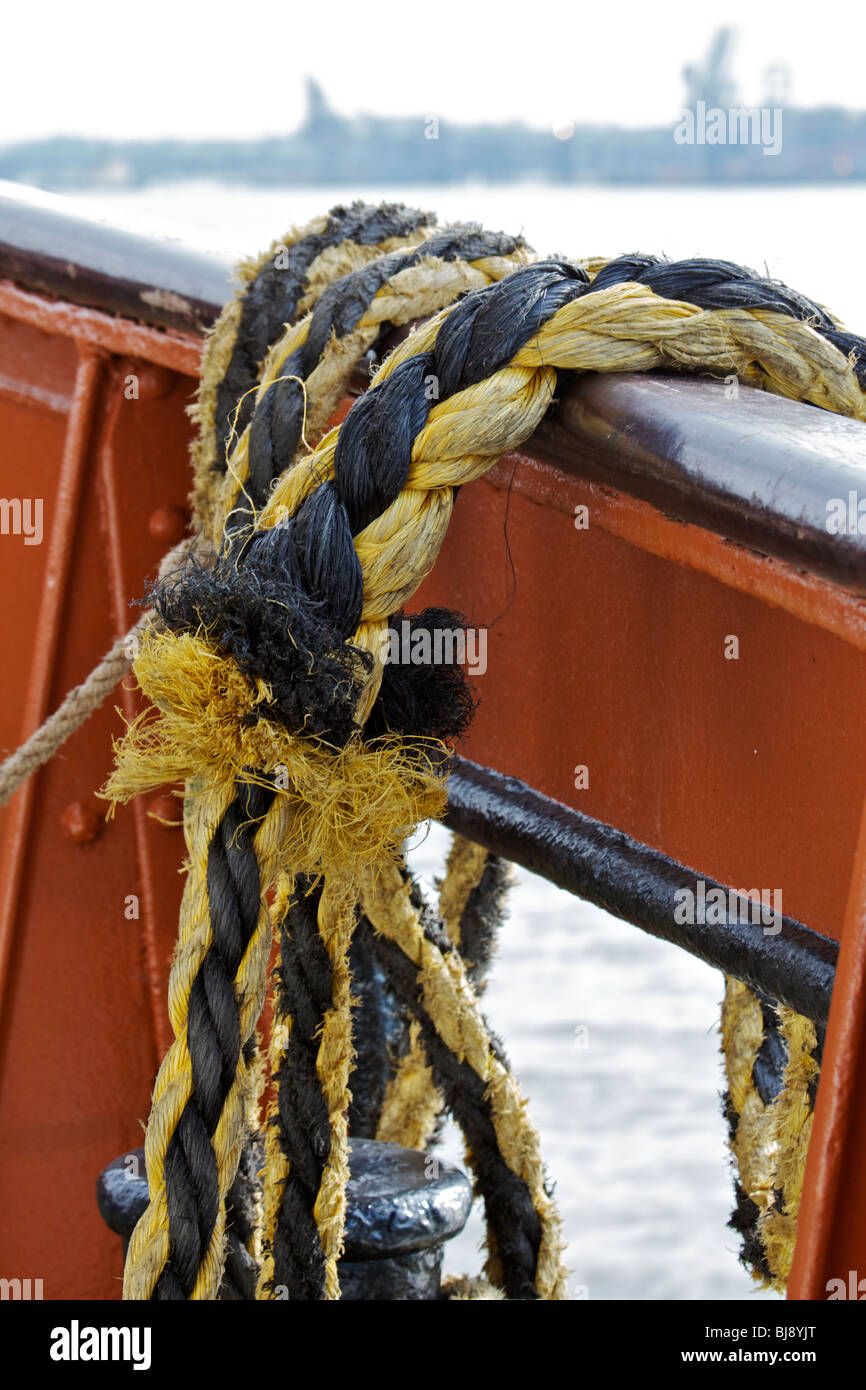 Messenger line hi-res stock photography and images - Alamy