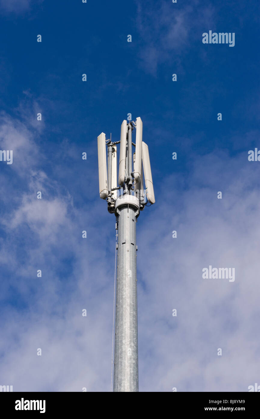 Mobile telephone masts hi-res stock photography and images - Alamy