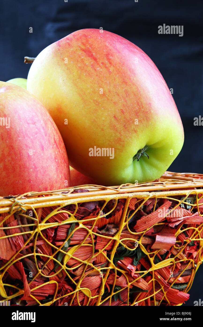 Apples round shape hi-res stock photography and images - Alamy