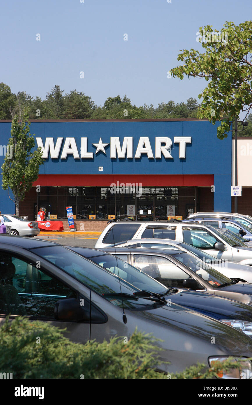 A car park in front of the Wal-Mart discount department store, Boston ...