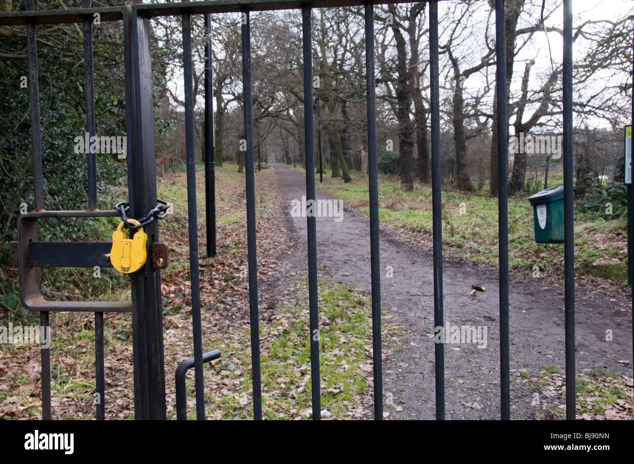 Padlocked gates hi-res stock photography and images - Alamy