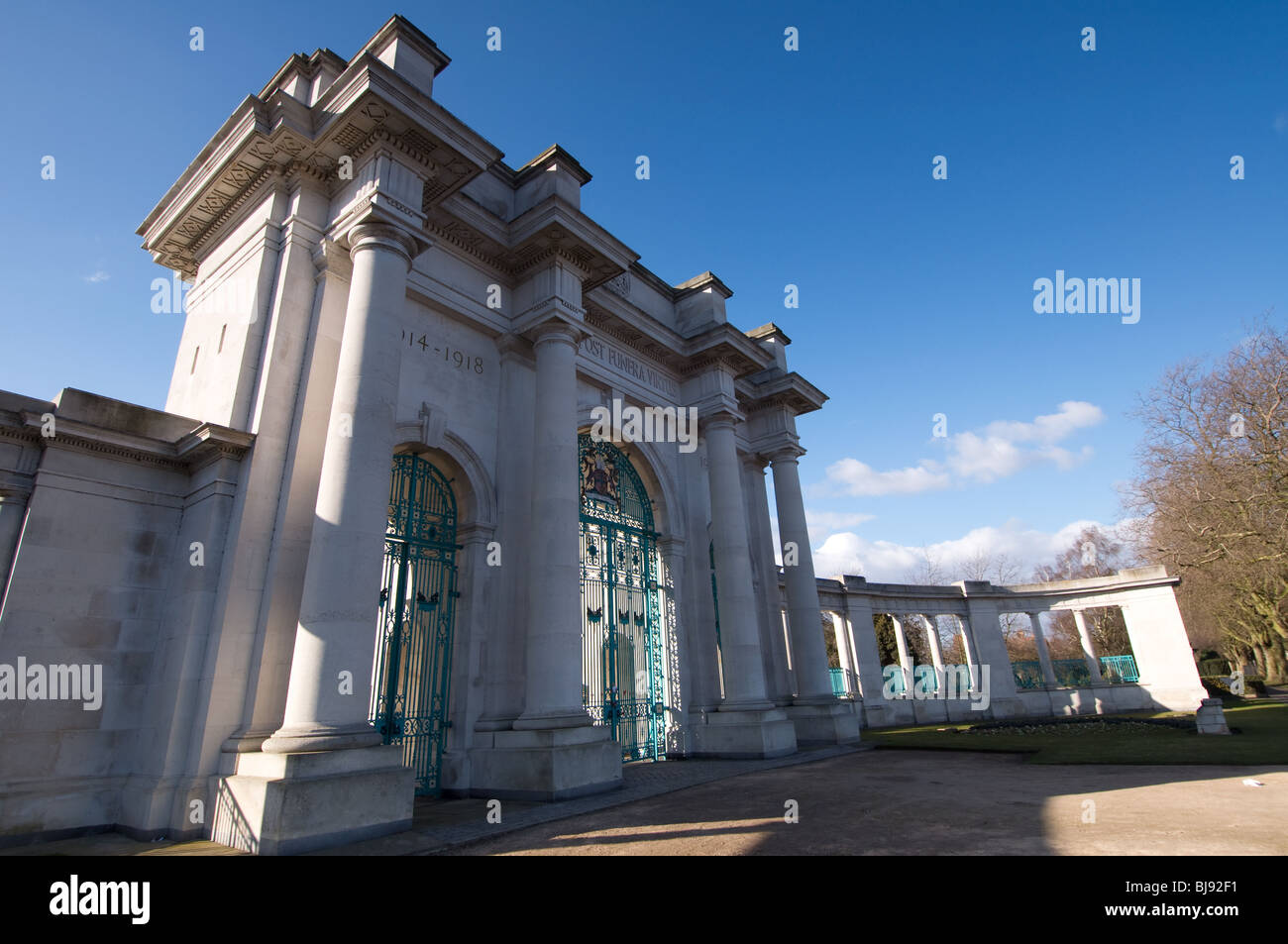 The Memorial Arch Gateway to Victoria Embankment Gardens in Nottingham ...