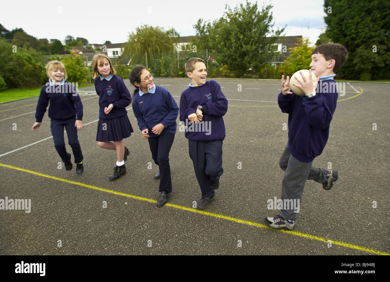Girls school playground uk hi-res stock photography and images - Alamy