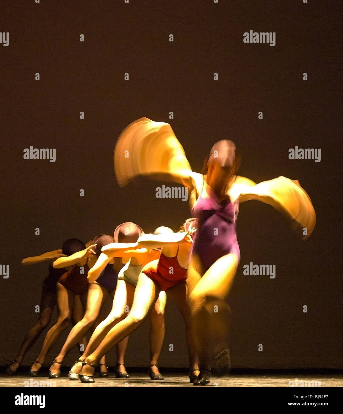 Modern dances hi-res stock photography and images - Alamy