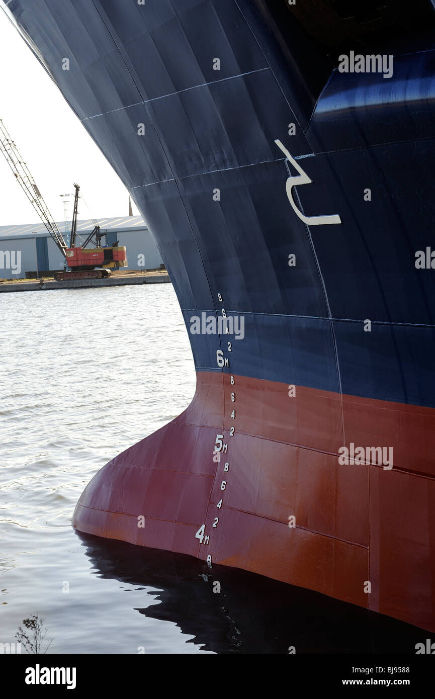 Bow of ship showing depth of draught in water Stock Photo - Alamy