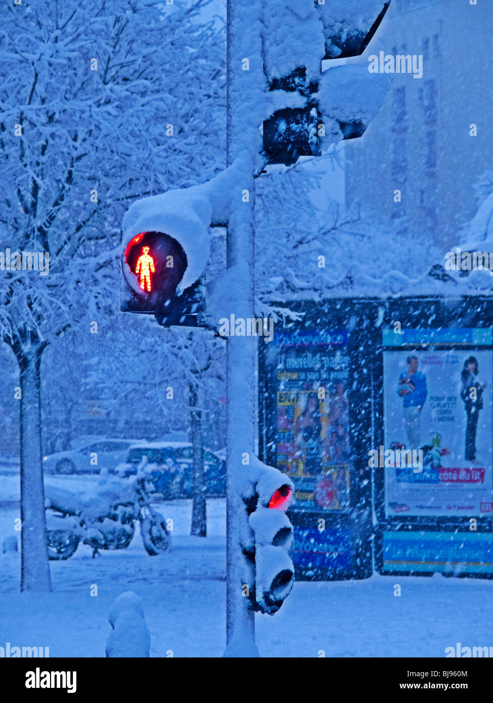 Newspaper and magazines kiosk by snowstorm in Marseilles Stock Photo ...